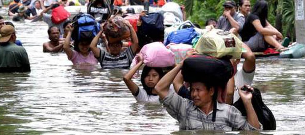 Las inundaciones en Indonesia ya dejaron más de 40 muertos y miles de ...