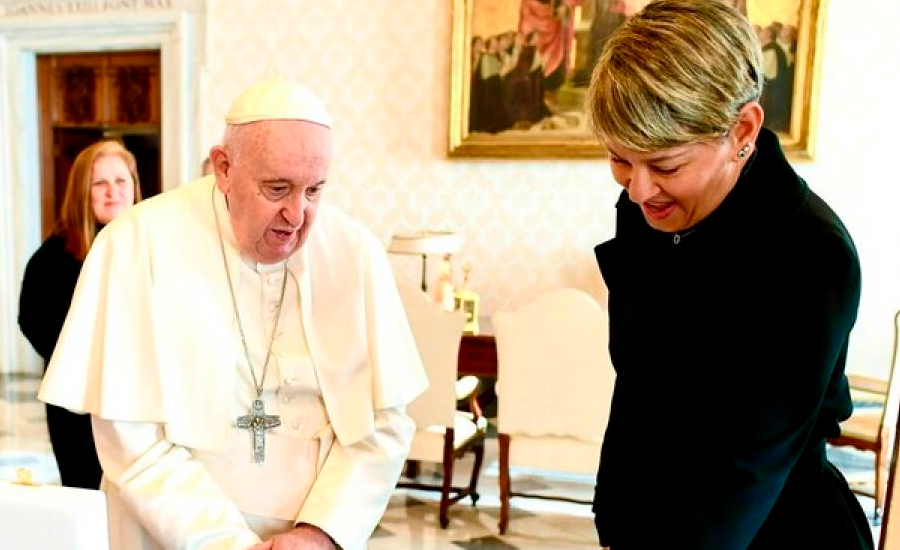 El Papa Francisco y Verónica Alcocer se reúnen en audiencia privada - El Pais Vallenato